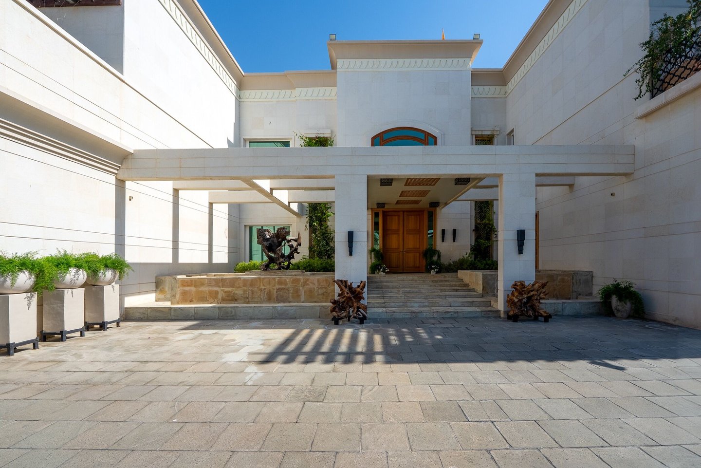 8 bedrooms villa for sale in Emirates Hills Villas: Golf Course Mansion ...