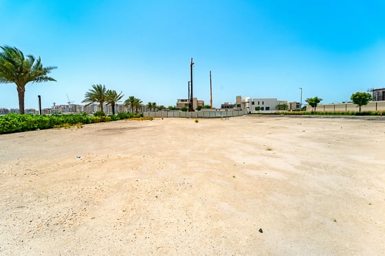Villa Plots for Sale in Dubai - Prime Communities | Luxhabitat